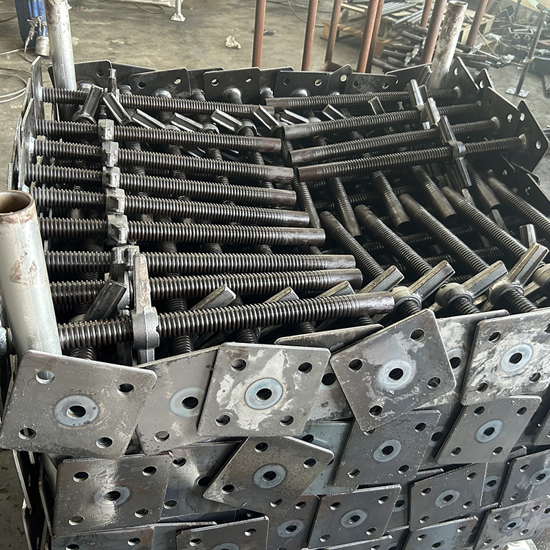 Types And Uses of Base Jacks - EK Scaffolding